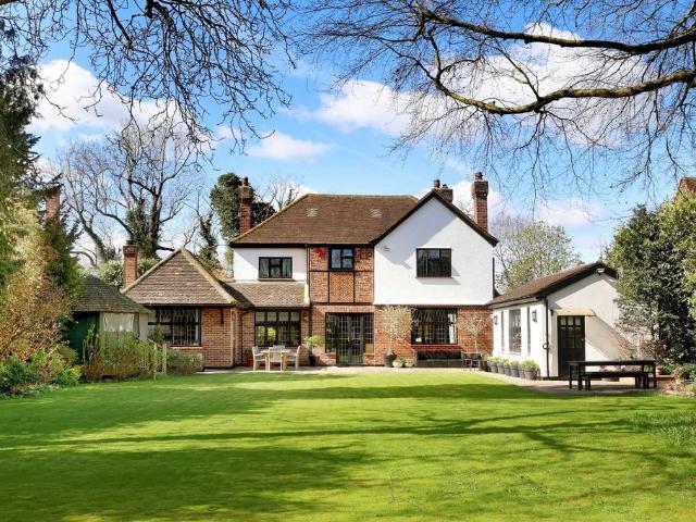 5 bedroom detached house for sale
