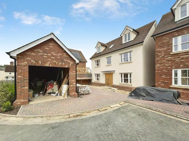 5 bedroom detached house for sale