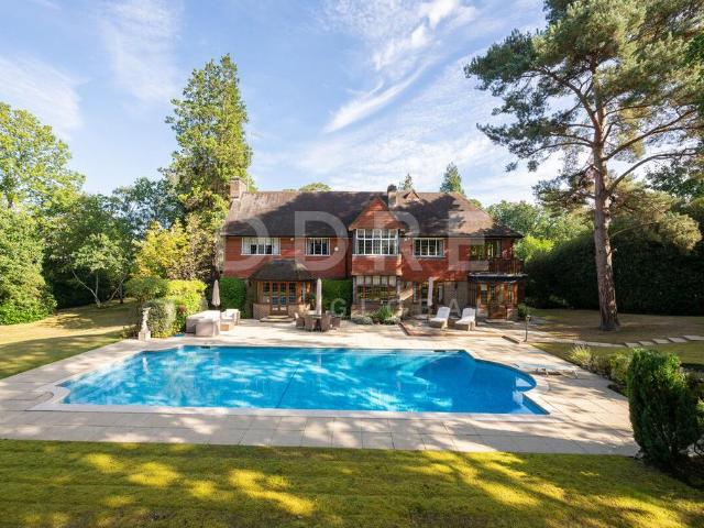 5 bedroom detached house for sale