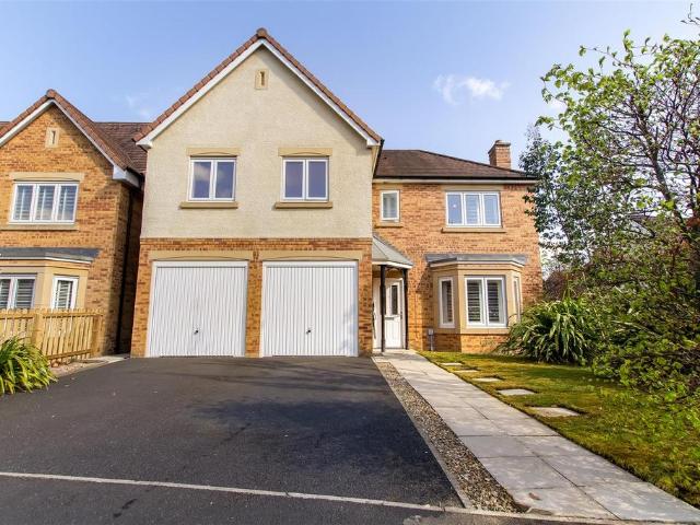 5 bedroom detached house for sale