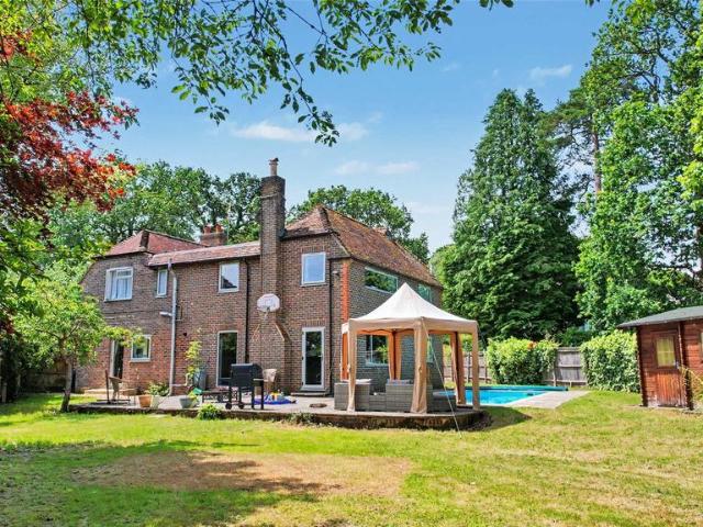 5 bedroom detached house for sale