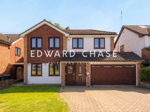 5 bedroom detached house for sale