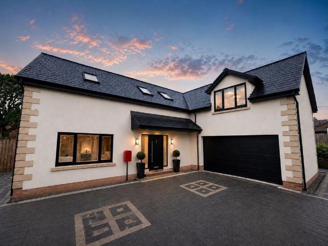 5 bedroom detached house for sale