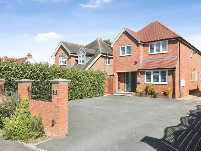 5 bedroom detached house for sale