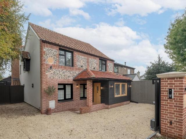 5 bedroom detached house for sale