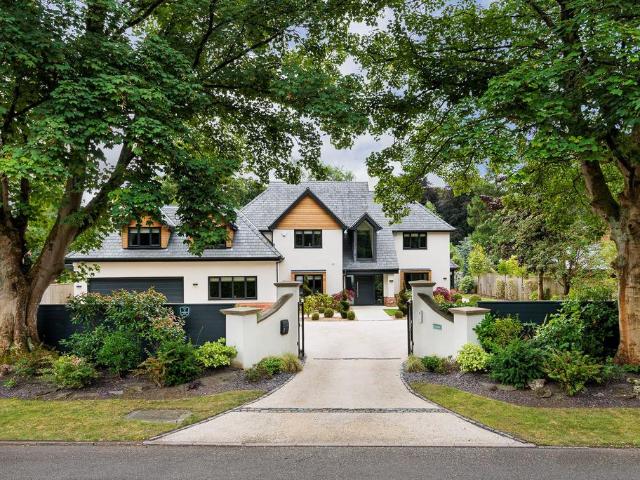 5 bedroom detached house for sale