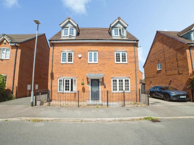 5 bedroom detached house for sale