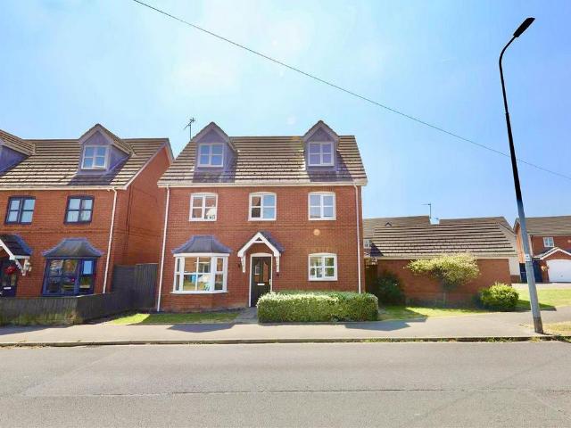 5 bedroom detached house for sale