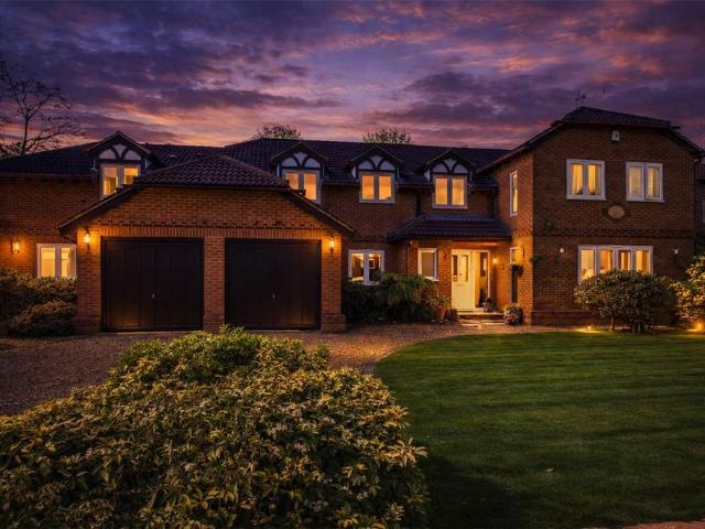 5 bedroom detached house for sale