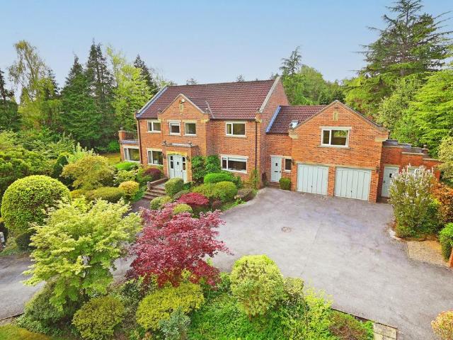 5 bedroom detached house for sale