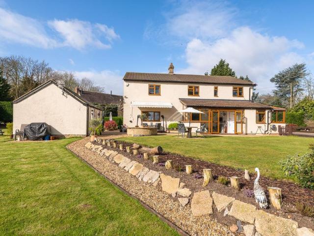 5 bedroom detached house for sale