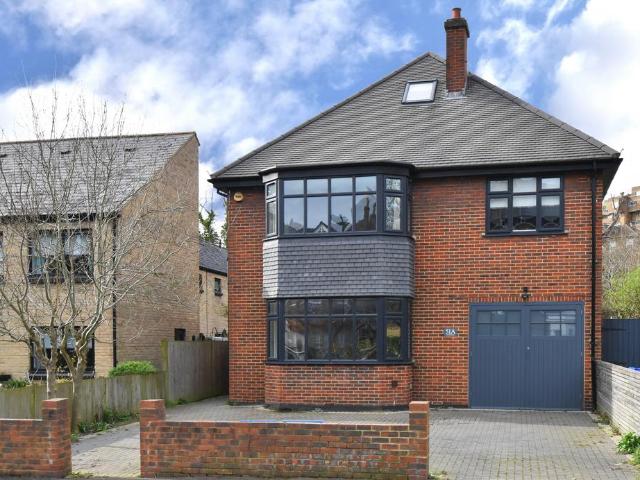 5 bedroom detached house for sale