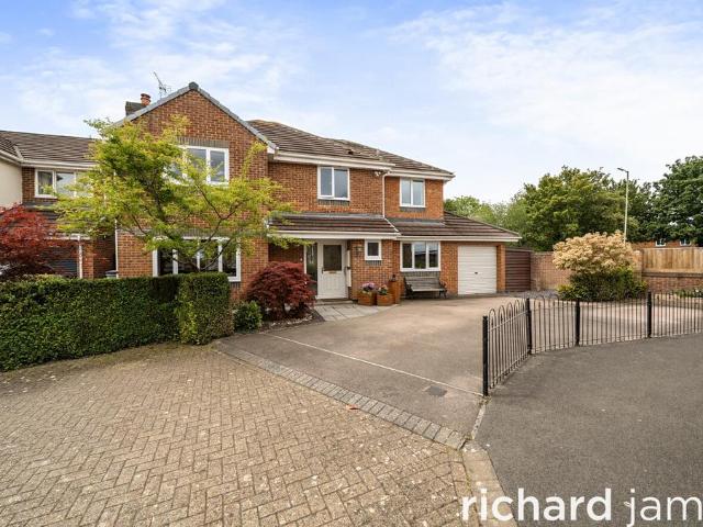 5 bedroom detached house for sale