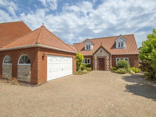 5 bedroom detached house for sale