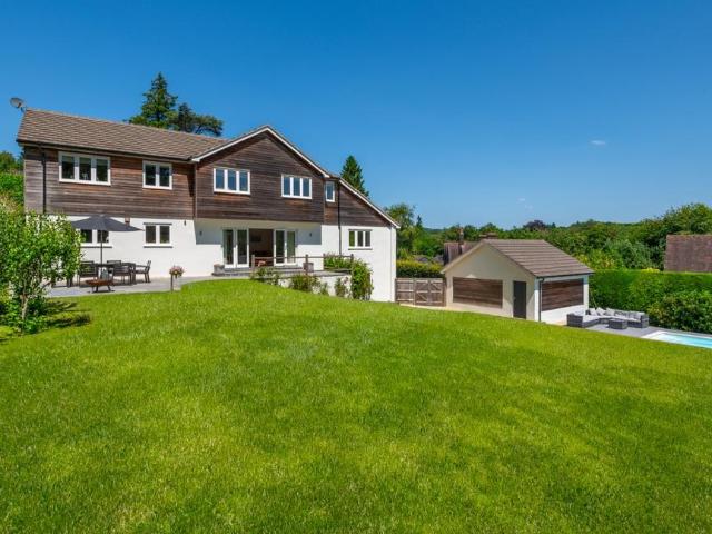 5 bedroom detached house for sale