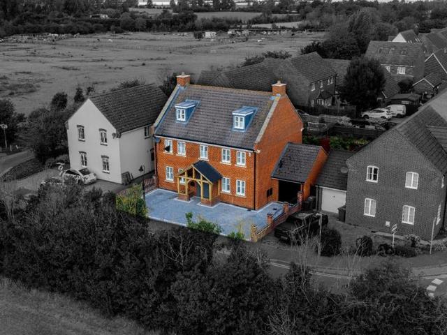 5 bedroom detached house for sale