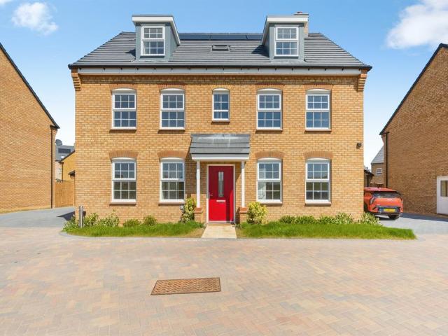 5 bedroom detached house for sale