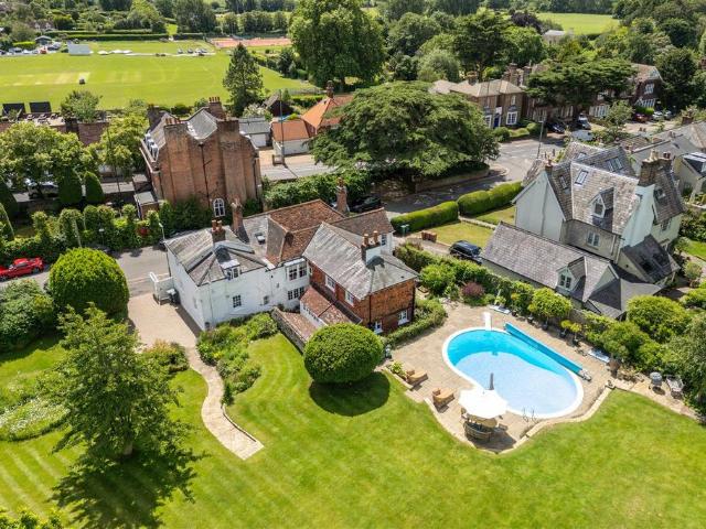 5 bedroom detached house for sale