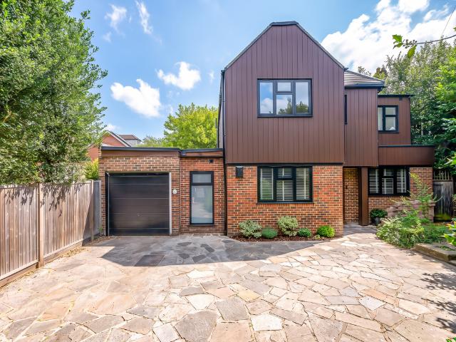 5 bedroom detached house for sale