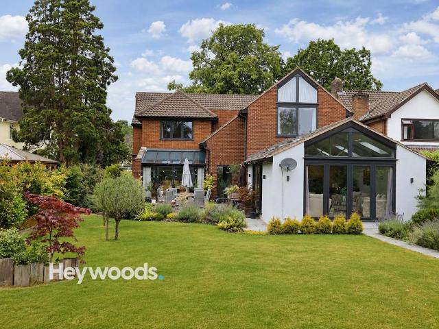 5 bedroom detached house for sale