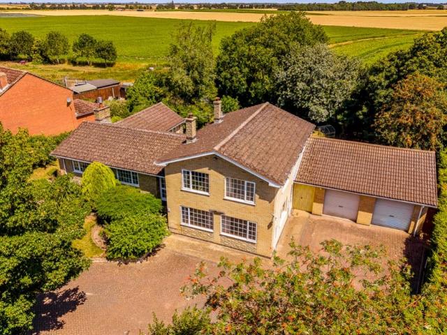 5 bedroom detached house for sale