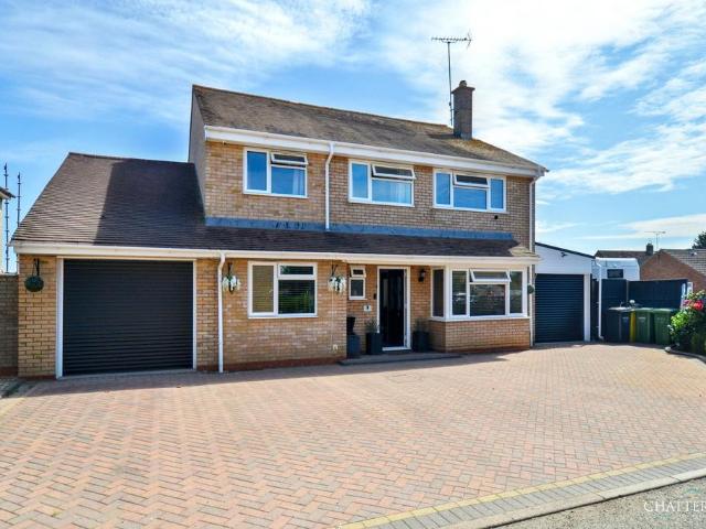 5 bedroom detached house for sale