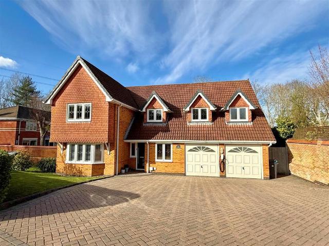 5 bedroom detached house for sale