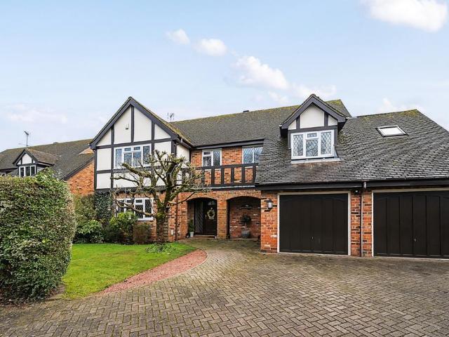 5 bedroom detached house for sale