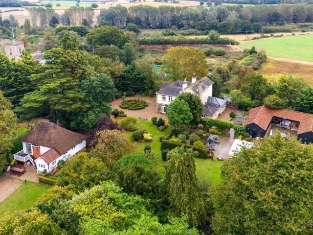 5 bedroom detached house for sale