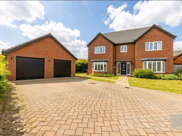 5 bedroom detached house for sale