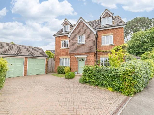 5 bedroom detached house for sale