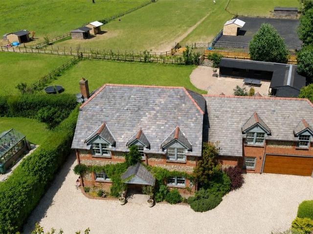 5 bedroom detached house for sale
