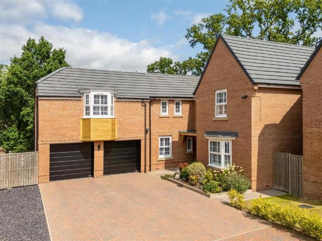 5 bedroom detached house for sale