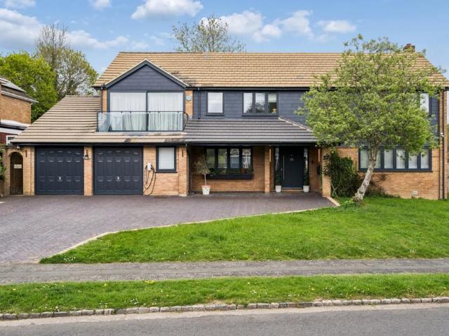 5 bedroom detached house for sale