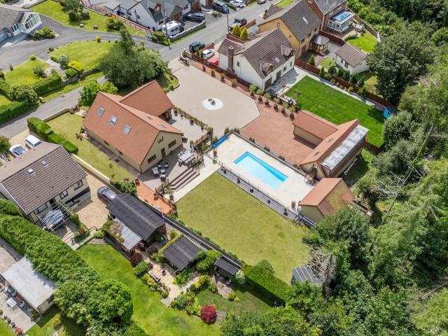 5 bedroom detached house for sale