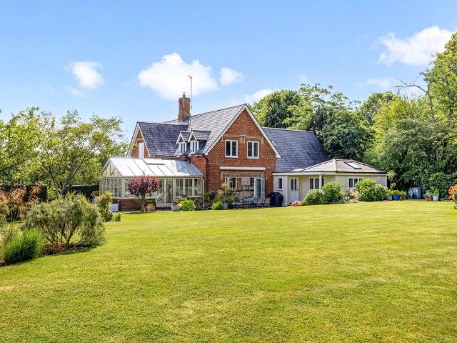 5 bedroom detached house for sale