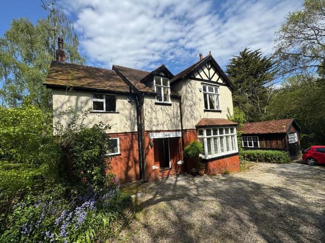5 bedroom detached house for sale