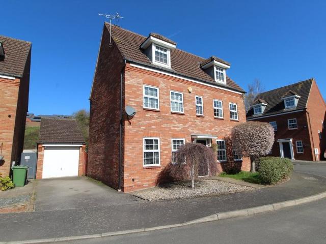 5 bedroom detached house for sale
