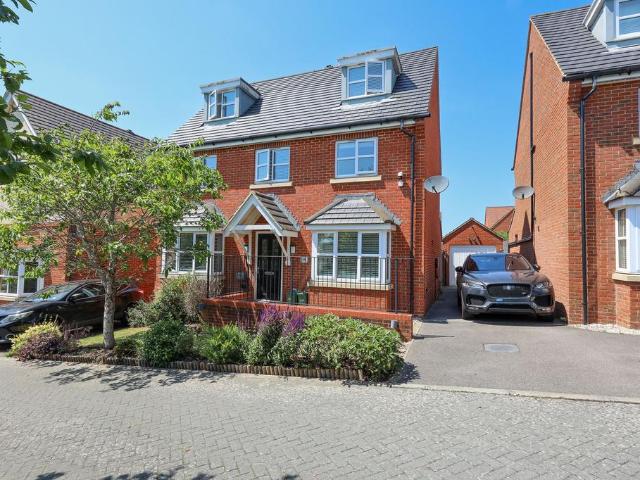 5 bedroom detached house for sale