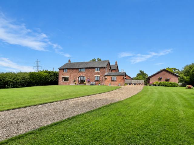 5 bedroom detached house for sale