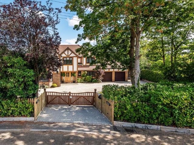 5 bedroom detached house for sale