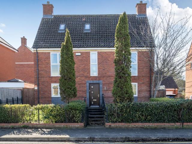 5 bedroom detached house for sale