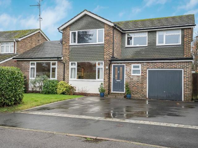 5 bedroom detached house for sale