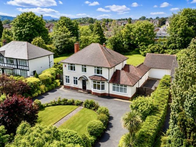 5 bedroom detached house for sale