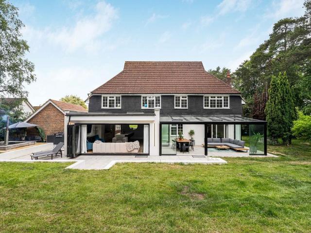5 bedroom detached house for sale
