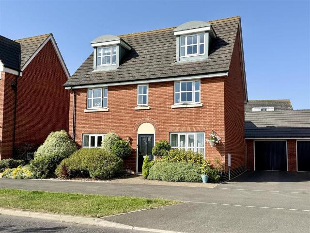 5 bedroom detached house for sale