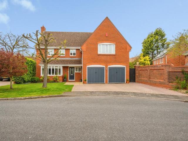 5 bedroom detached house for sale