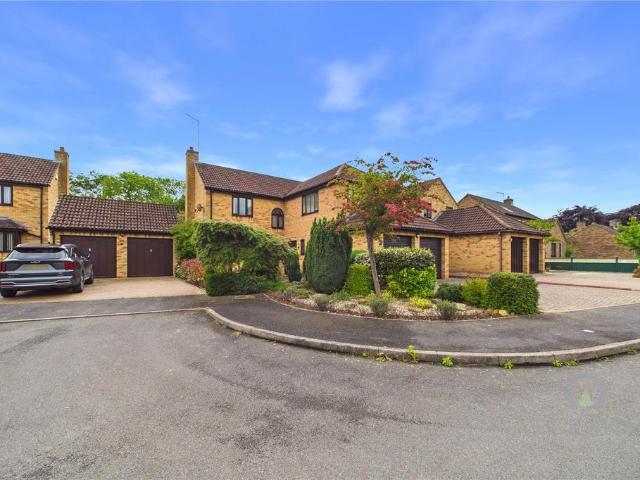 5 bedroom detached house for sale