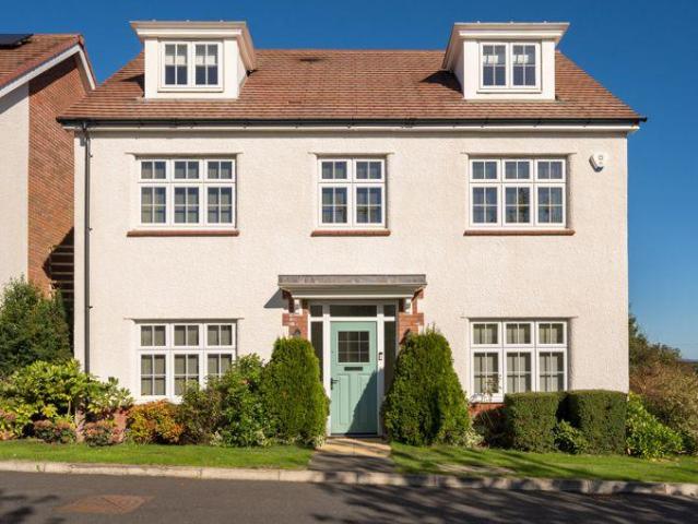 5 bedroom detached house for sale