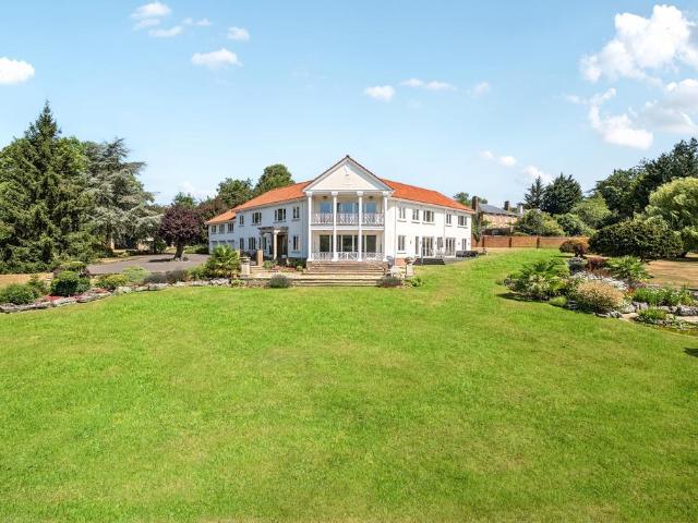5 bedroom detached house for sale